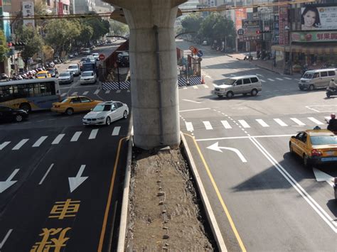 被警察開單還霧煞煞？10種常見道路標線要注意 自由電子報汽車頻道
