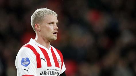 Neuzugang Fix Eintracht Frankfurt Verpflichtet Neuen Verteidiger