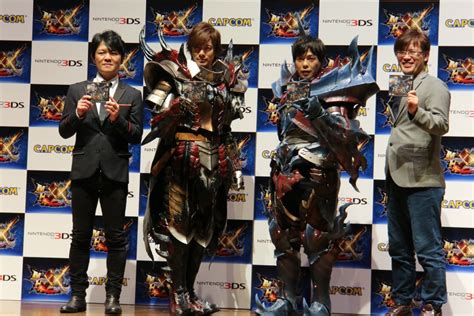 画像集「モンスターハンターダブルクロス」の完成発表会が開催。daigoさんと次長課長・井上 聡さんがハンター装備姿で登場
