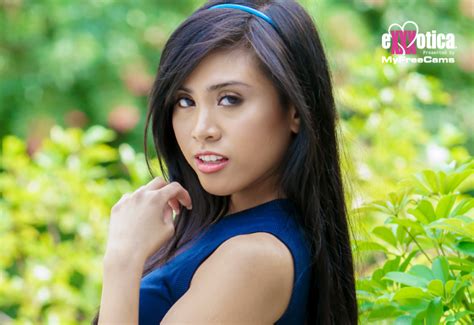 Ember Snow Signing At This Weekends Exxxotica In Miami