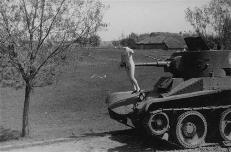 Советский легкий танк БТ 5 брошенный на Украине военное фото