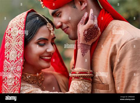 Hindu Wedding Couple Photos