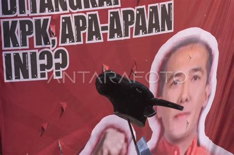 Unjuk Rasa Tangkap Harun Masiku Antara Foto