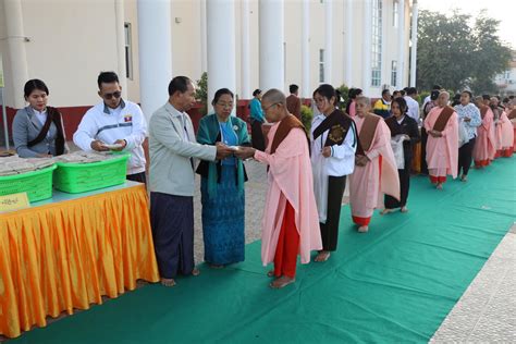 စစ်ကိုင်းတိုင်းဒေသကြီး မုံရွာမြို့ပေါ်ရှိ ကျောင်းတိုက်ကြီးများမှ ဆရာတော်၊ သံဃာတော်အား ဆွမ်း၊ ဆွမ