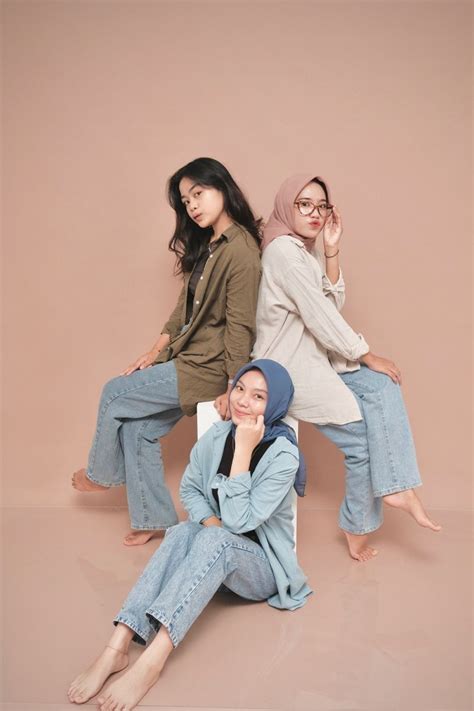 Photobox Pose Self Foto Group Picture Poses Family Photo Studio Friendship Photoshoot Group