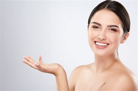 Bella Ragazza Con Una Pelle Perfetta Foto Premium Pelle Perfetta Belle Ragazze Bella