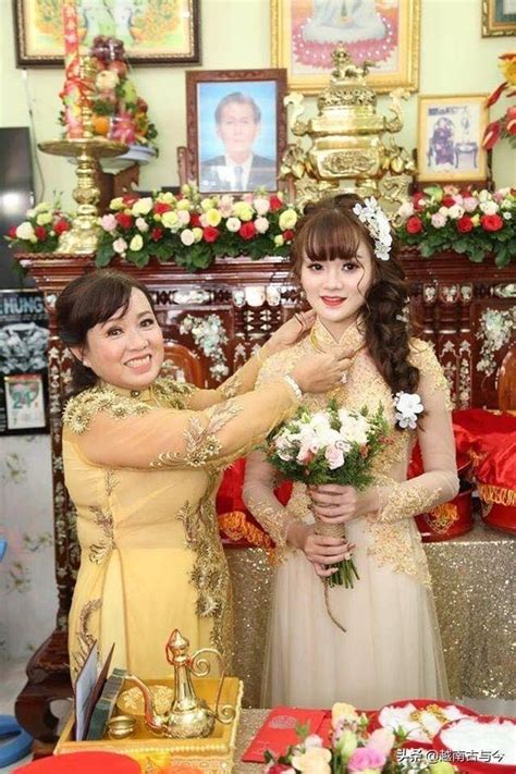 越南又現炫富式婚禮新娘佩戴大量黃金成婚網友稱婚後可開金店 每日頭條