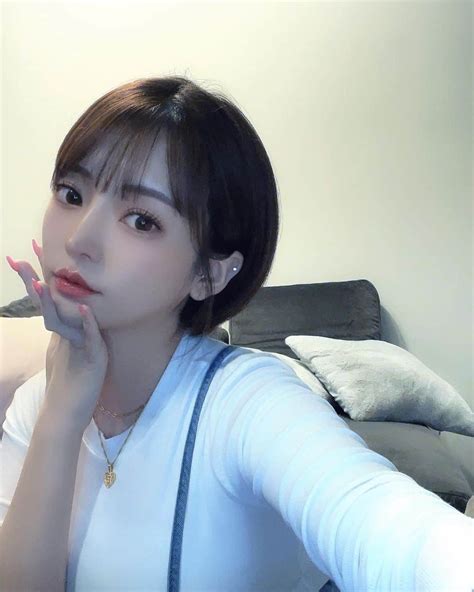 Erenaさんのインスタグラム写真 Erenainstagram「髪の毛切り続けてます💇‍♀️🩵 단발머리」4月4日 23時04