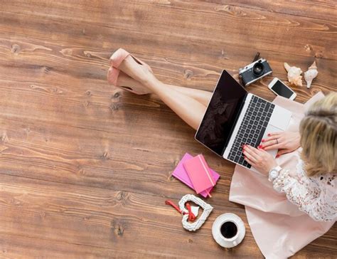 Premium Photo Blogger Typing On Laptop Computer