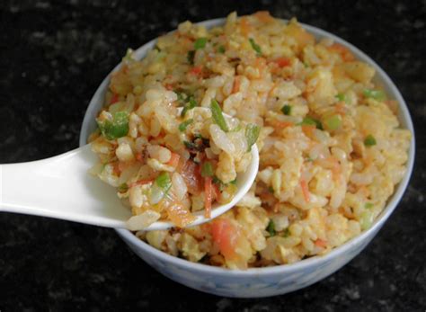 西红柿鸡蛋炒饭的做法 图解西红柿鸡蛋炒饭怎么做如何做好吃 西红柿鸡蛋炒饭家常做法大全 拿铁摩卡兔 豆果美食