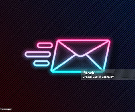 검은 색 배경에 격리 빛나는 네온 라인 익스프레스 봉투 아이콘 전자 메일 메시지 문자 기호입니다 벡터 일러스트레이션 나무 기둥에