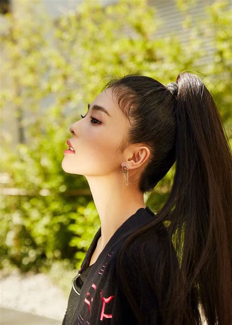 Bai Lu in modern wuxia photoshoot Cfensi Chinesisch Mädchen Mit Brillen Hübsche