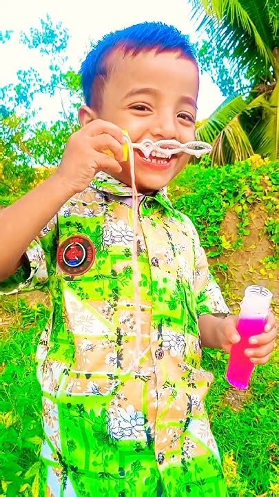 দুষ্টু ছেলেটা যখন নতুন খেলনা দিয়ে খেলা করে তখন কোনো কথা শুনেনা