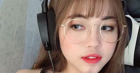 Nữ streamer Lai Lai bạn gái Rambo lộ ảnh chat SEX cùng đại gia
