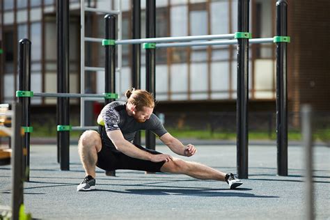 What Is A Cossack Squat — Benefits Variations And How To Do It Dmoose