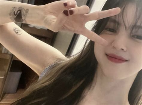 한소희 2천만원 들여 지운 타투 다시 왼쪽 가슴 힙한 꽃무늬 나무뉴스