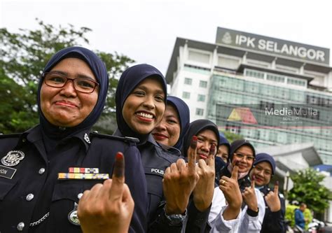 Proses Pengundian Awal Bagi Pilihan Raya Umum Ke 15 Utusan Malaysia