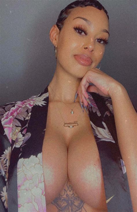 Social Media Wave Shesfreaky