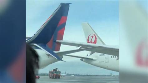日航擦撞達美航空客機！右翼「插入機尾」驚人畫面曝 部分班機延誤