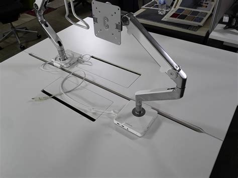 Used Humanscale Monitor Arm M2 Single With Connect2 Howfine