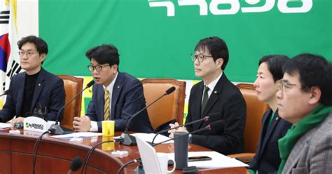 녹색정의당 민주당 주도 야권 위성정당 불참 만장일치 결정