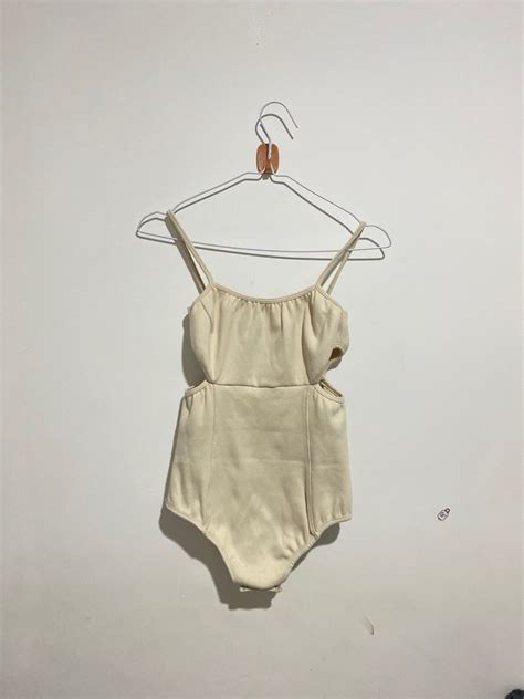 Skins Bodysuit Fesyen Wanita Pakaian Wanita Jumpsuits Di Carousell