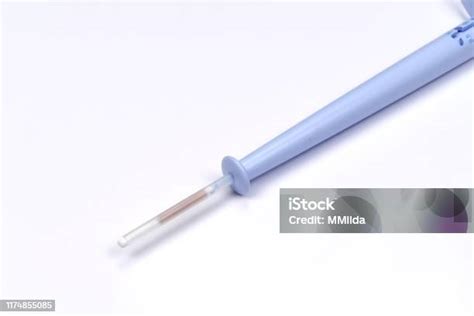 T자형 Iud 골드 호르몬 무료 0명에 대한 스톡 사진 및 기타 이미지 0명 건강관리와 의술 검정색 배경 Istock