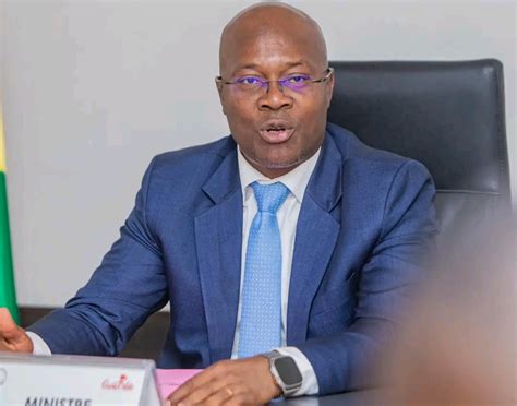 Le ministre Ousmane Gaoual annonce une usine dassemblage de bus et de taxis en Guinée