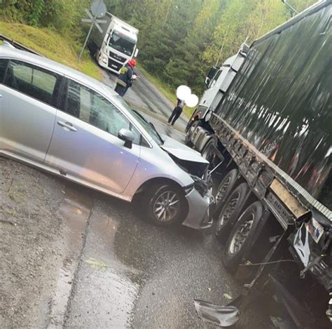Wypadek w Sławkowie Zderzenie trzech samochodów dwie osoby ranne