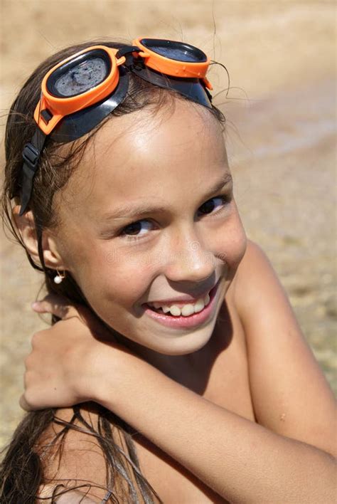 Fille Préadolescente Sur La Plage Image Stock Image Du Plage Beauté