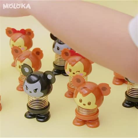 Moloka 彈簧搖頭公仔 搖頭娃娃擺飾 隨機盲盒 Moloka｜玩偶公仔人氣榜 Pinkoi