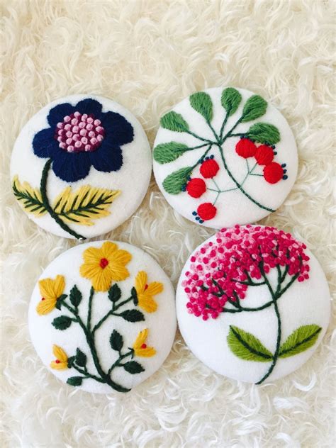 Pin Di Nazra Huda Su Embroidery And Sewing Arte Del Ricamo A Mano Idee Fai Da Te Bottoni