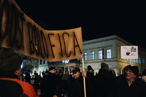 Протести проти Фіцо в Словаччині чому спалахнули Заборона