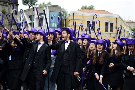 Milhares de estudantes desfilaram no Cortejo Académico do Porto JPN