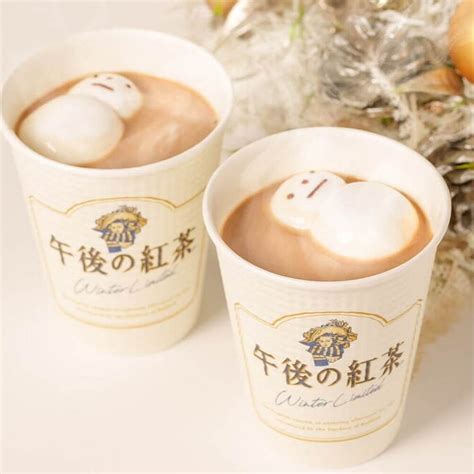 스투시의 마케팅팩토리 밀크티에 올라탄 눈사람 눈사람 마시멜로 토핑 밀크티 오후의 홍차 「겨울의 따뜻한 밀크티 스탠드」 기린 ‘오후의 홍차가 하라주쿠에서 무료 밀크티를