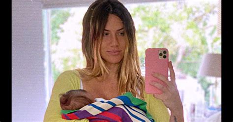Filho de Giovanna Ewbank aparece em foto no colo da mãe Purepeople