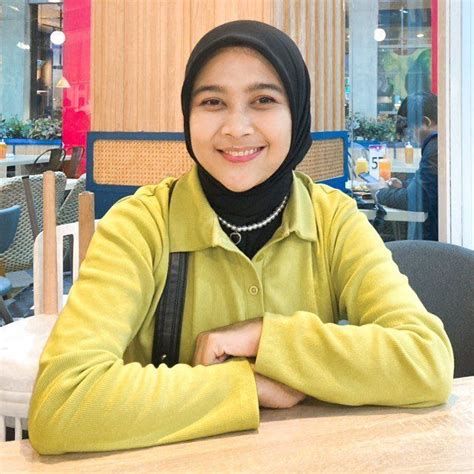Mohon Maaf Beliau Masih Tinggal Di Indonesia Kan Ya