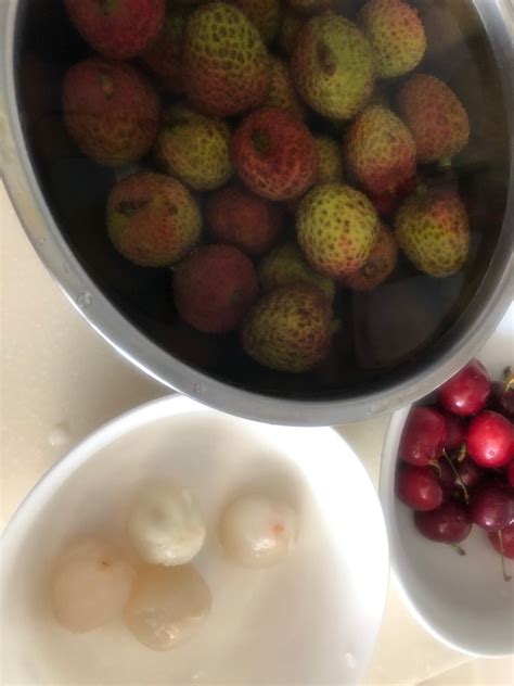 【荔枝—快速剥皮的做法步骤图，怎么做好吃】蜜罐肉丁干黄酱下厨房