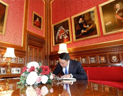 УИХ ын дарга Д Амарбаясгалан Их Британи Умард Ирландын Нэгдсэн Хаант