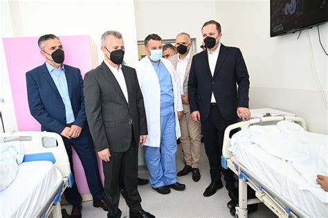 Телевизија 24 Министерот Спасовски ги посети повредените полицајци од вчерашниот протест