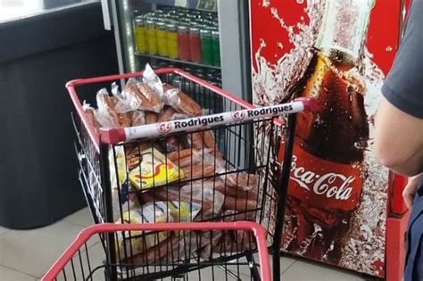 Produtos impróprios para consumo Procon AM autua supermercado