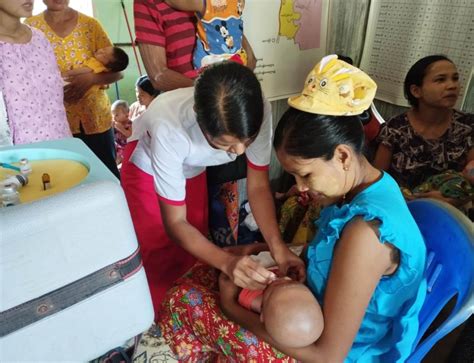 မအီမြို့၌ အသက် ၂ နှစ်အောက်ကလေးများအား ပုံမှန်ကာကွယ်ဆေး ထိုးနှံတိုက်က