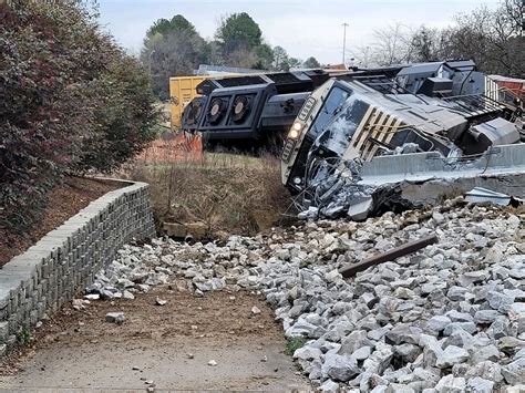 Ns Train Derails After Hitting Truck Moving Concrete Bridge Beam Trains