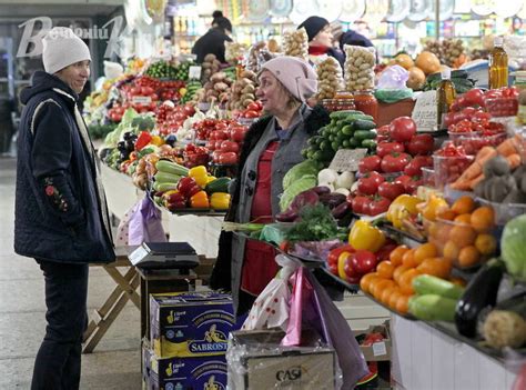 Фотовиставка газети День на Володимирському ринку Вечірній Київ