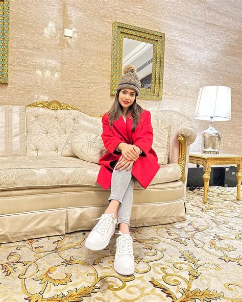 එයා නම් ගොඩක් සතුටු වෙලා වගේ සරාගී සුරූපිනිය චූලක්ශි කොහෙද මේ ගිහින් තියෙන්නේphotos