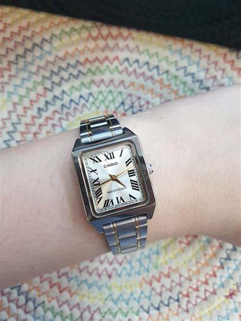 Casio ผู้หญิง ตัวเรือนกว้าง 2 2 ซม สี่เหลี่ยม สไตล์คลาสสิค กันน้ำ รับ