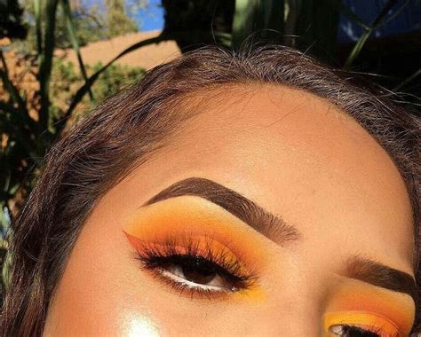Pin By Iza On Yellow Eyeshadow Makeup Eye Makeup Skin Makeup