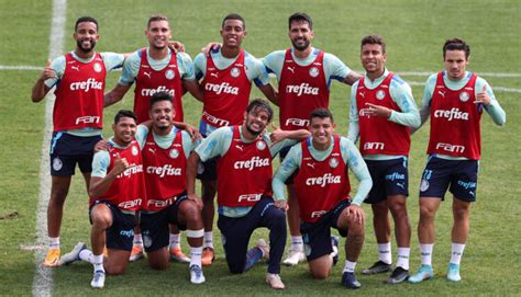 Time português anuncia a contratação de volante do Palmeiras