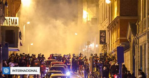 Francia En Llamas Incendios Policías Heridos Y 700 Detenidos Deja