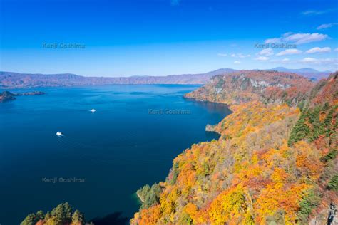 「十和田湖」ブルーの湖面と新緑・紅葉が美しい青森県を代表するビュースポット ピクスポット 絶景・風景写真・撮影スポット・撮影ガイド